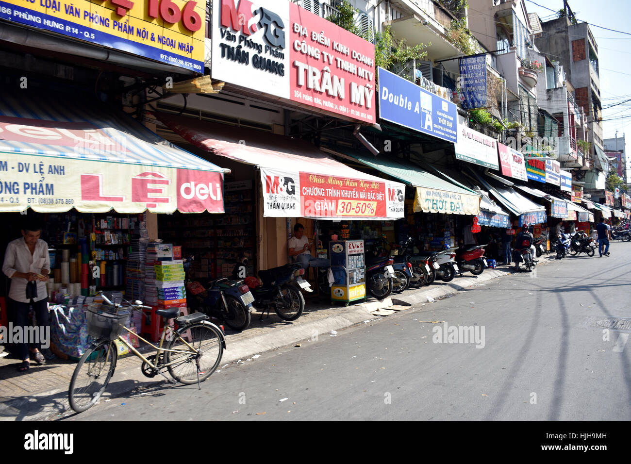 Cluster of small streets hi-res stock photography and images - Alamy