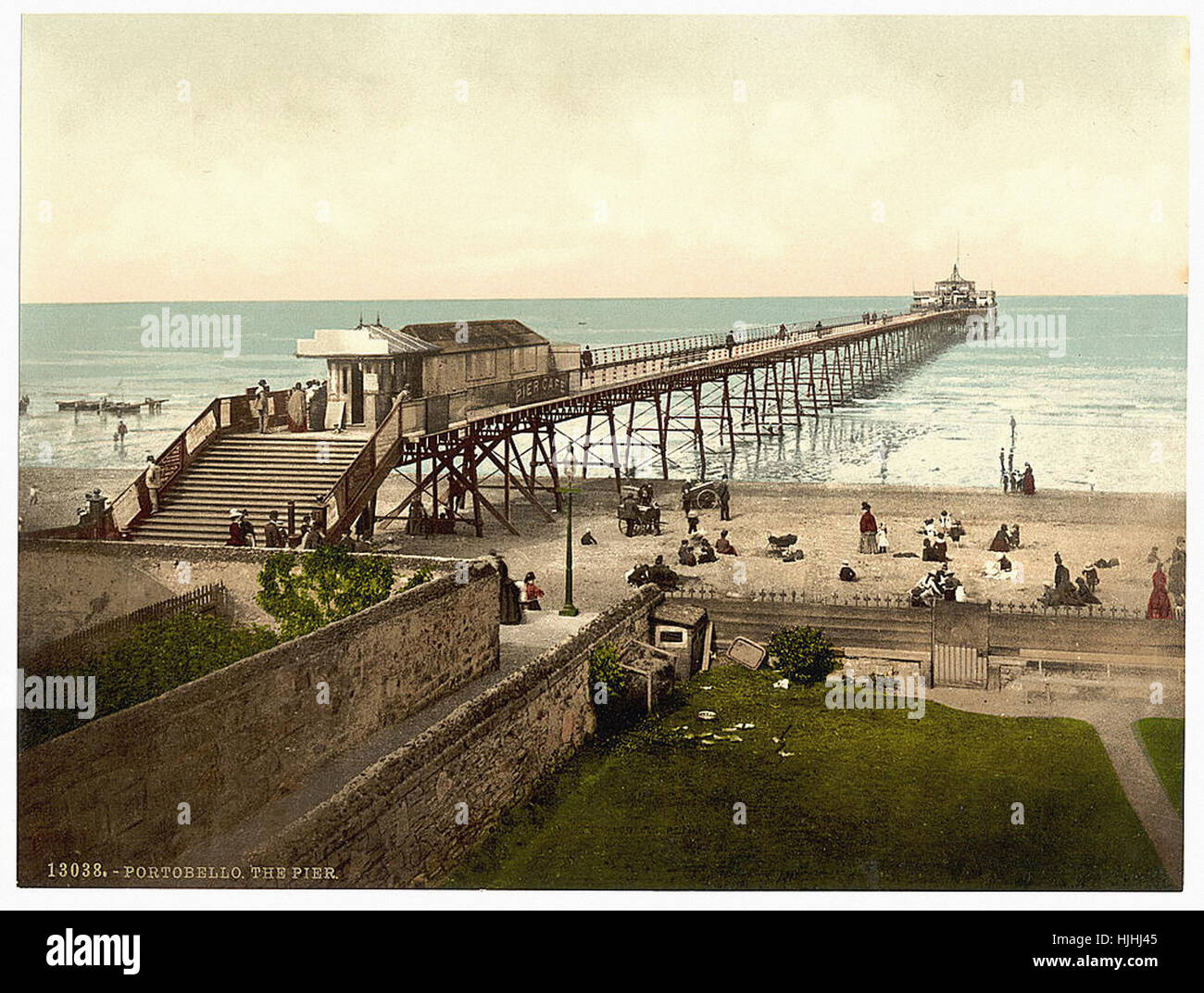 Portobello pier hi-res stock photography and images - Alamy