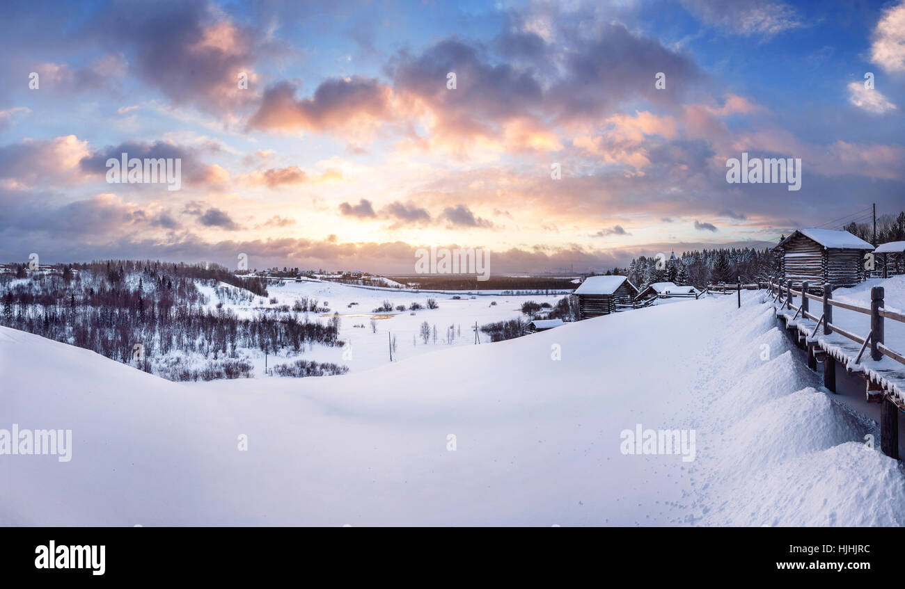 Beautiful winter sunset in Small Karelians near Arkhangelsk, Russia ...
