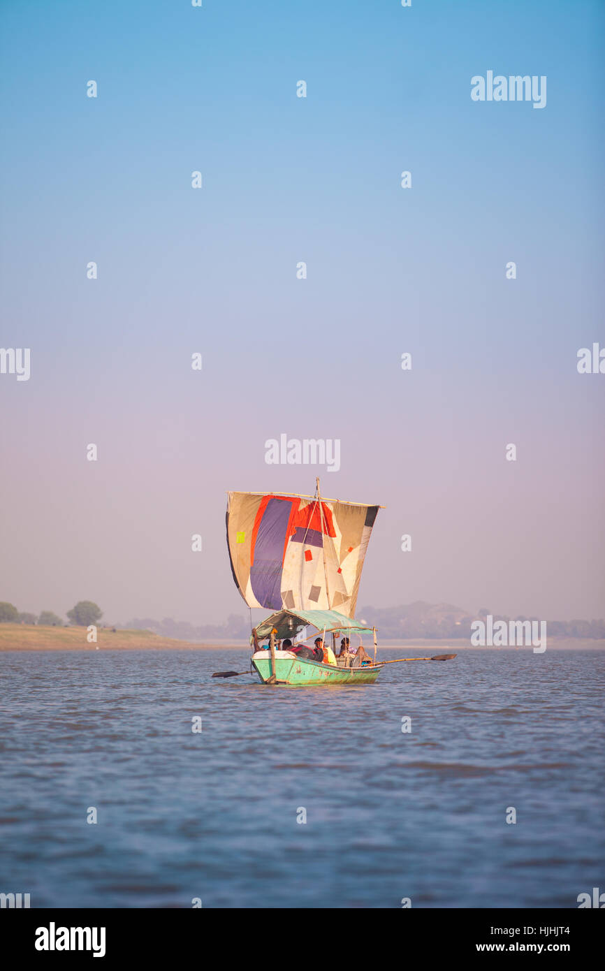 Boat sail india hi-res stock photography and images - Alamy