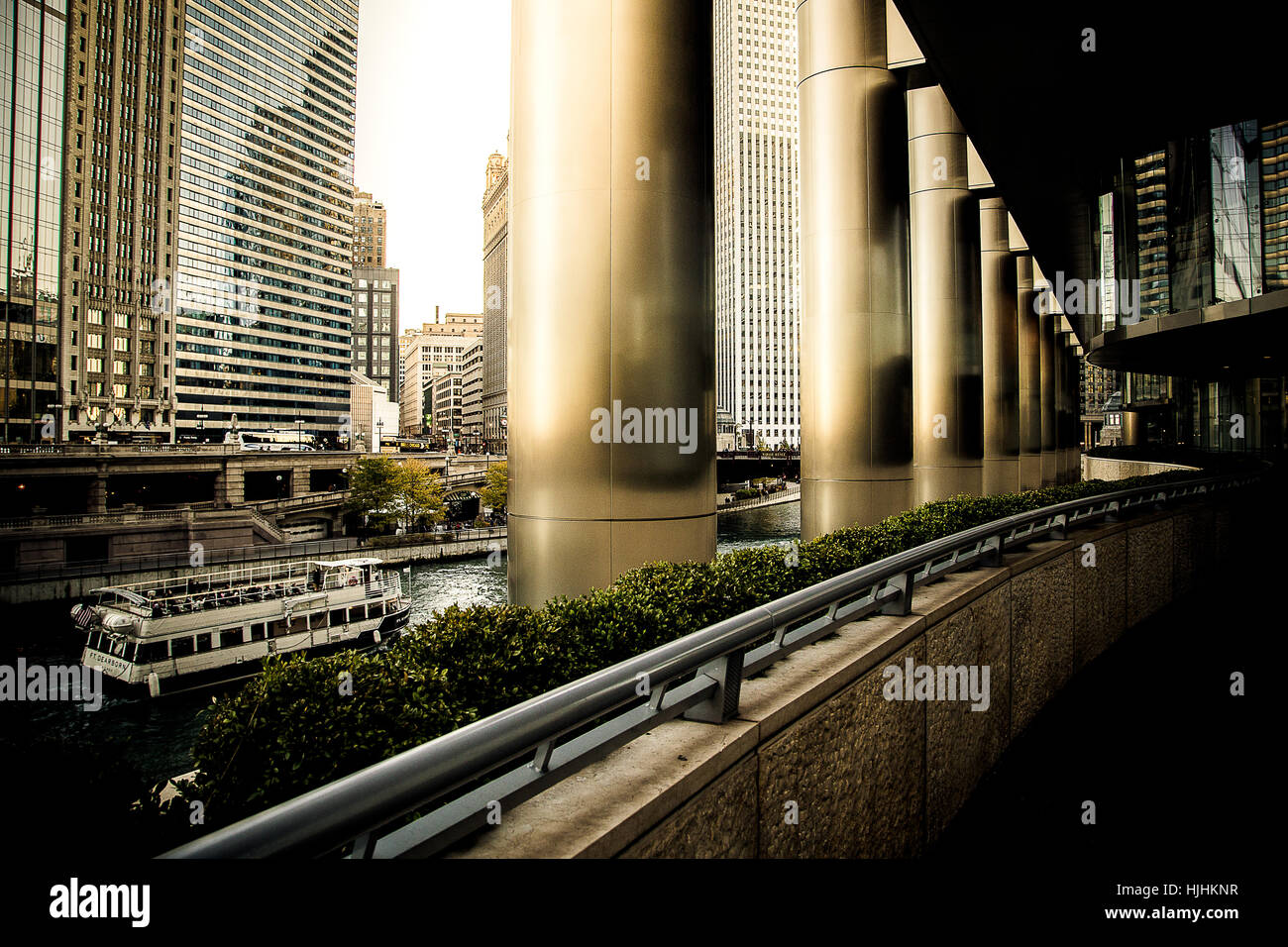 Cna center chicago inside hi-res stock photography and images - Alamy