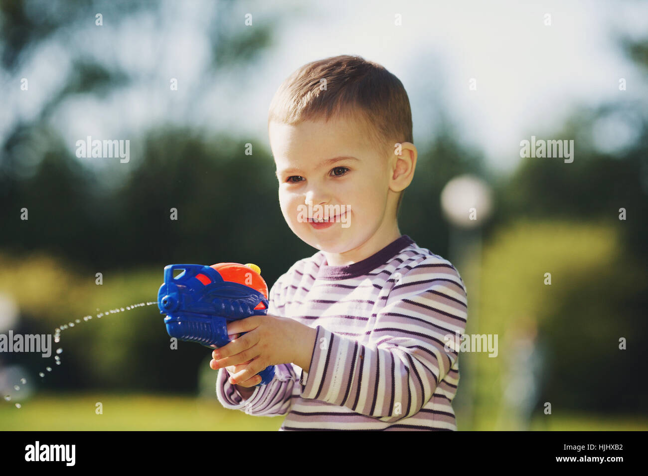 little boy with water gun Stock Photo - Alamy