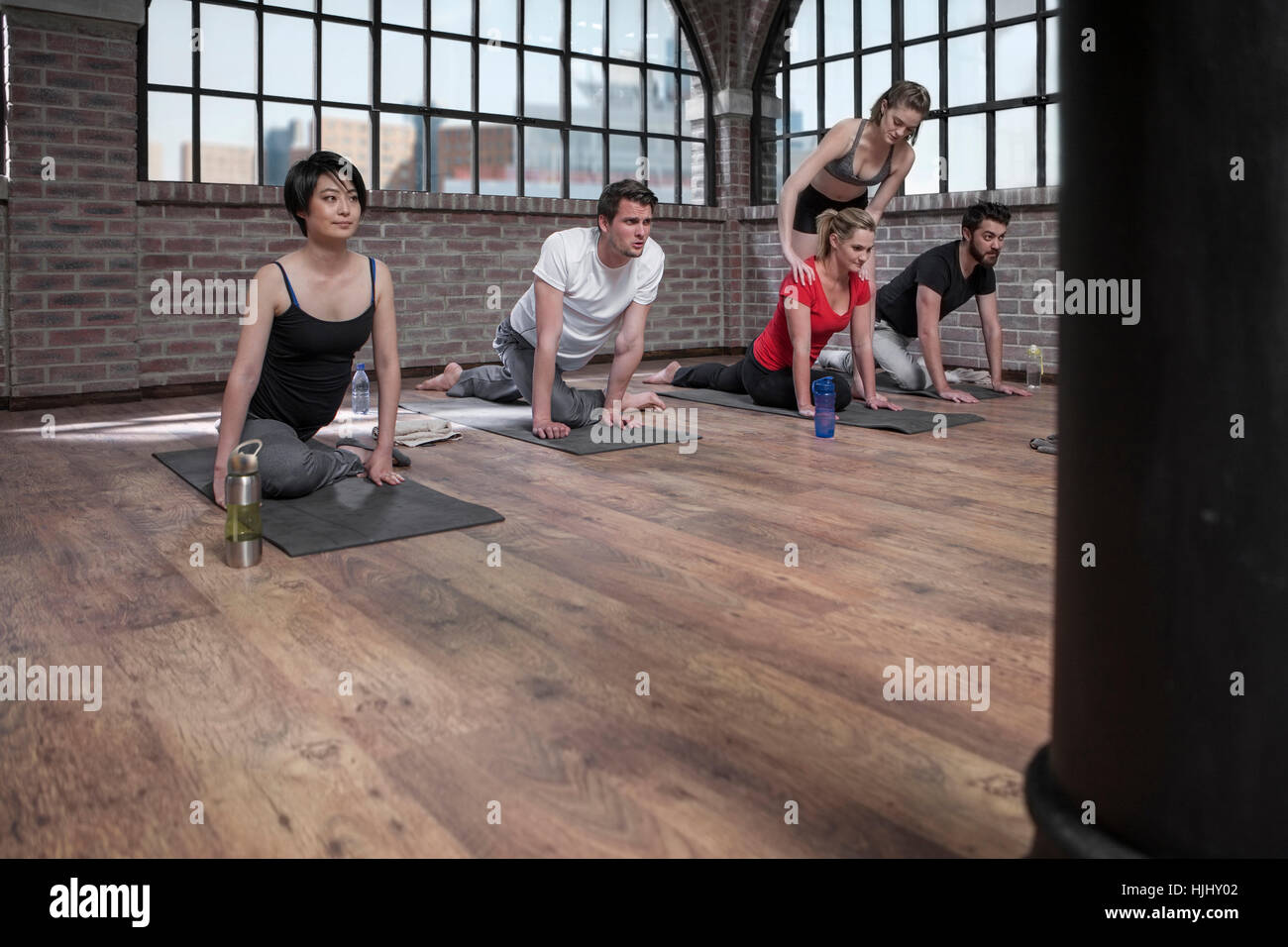 Woman instructing yoga class Stock Photo - Alamy