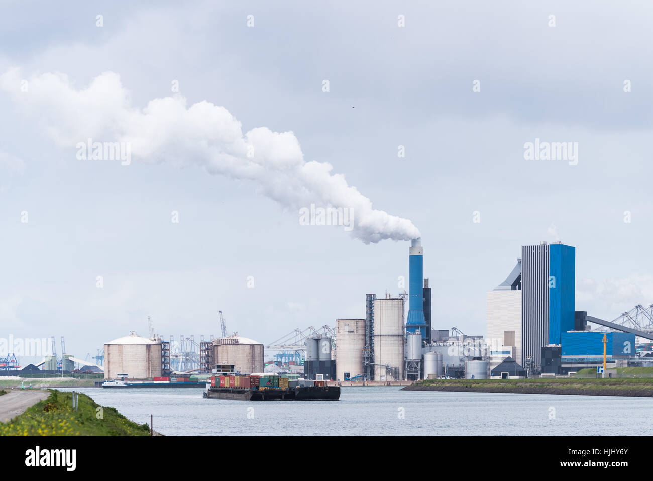 Maasvlakte oil terminal hi-res stock photography and images - Alamy
