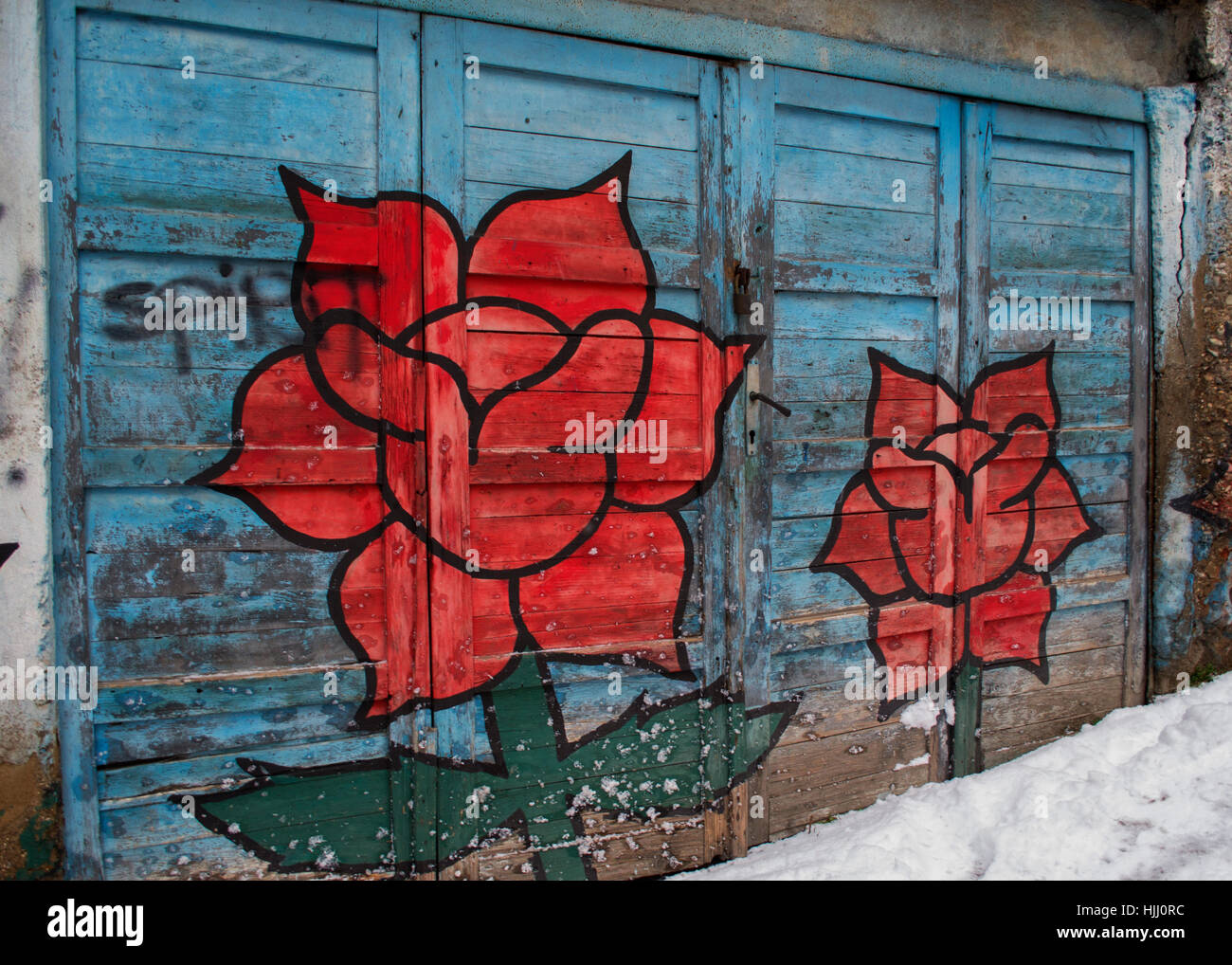 Garage door graffiti hi-res stock photography and images - Alamy