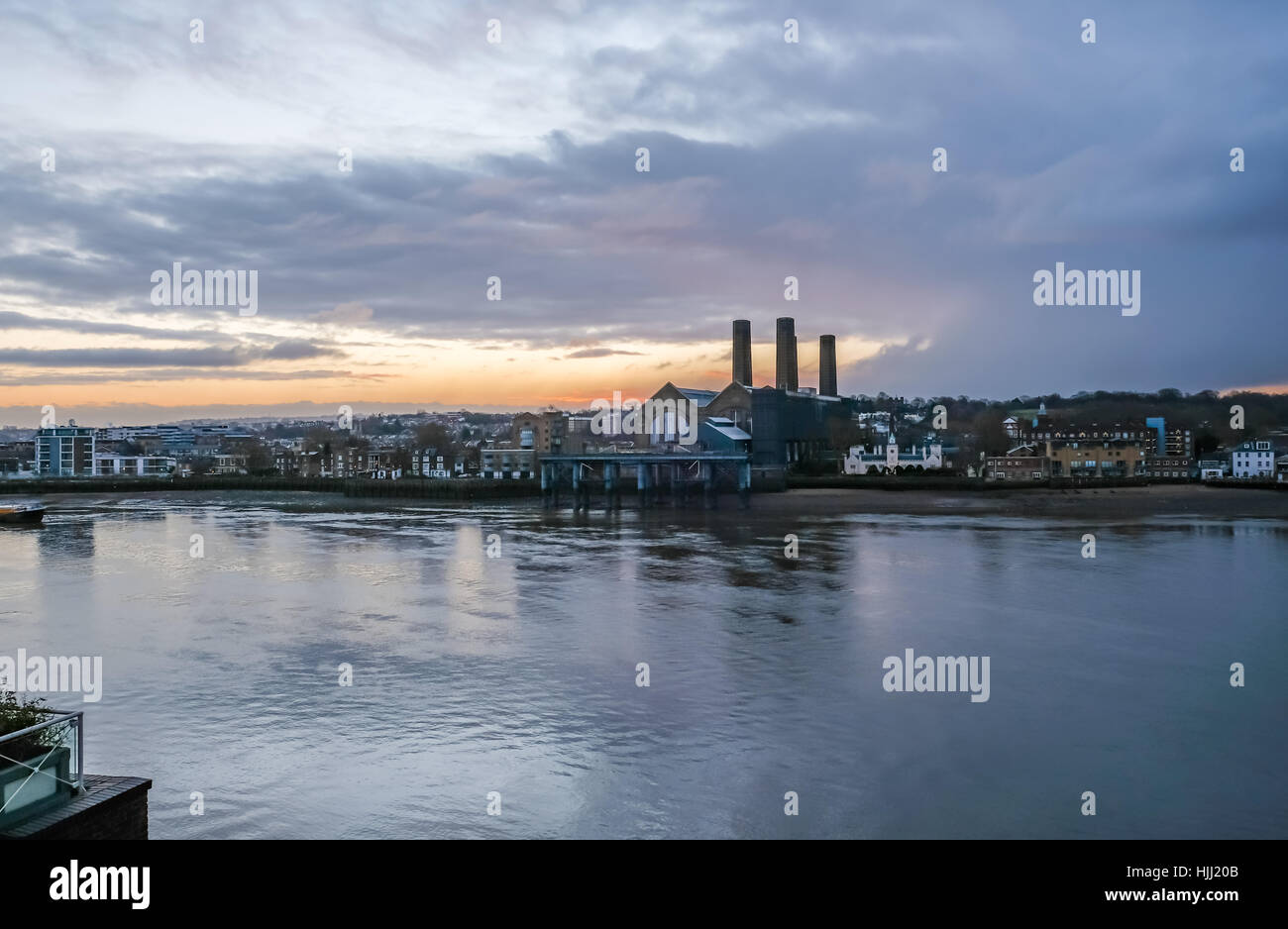 Dawn sun rising orange sky clouds hi-res stock photography and images ...