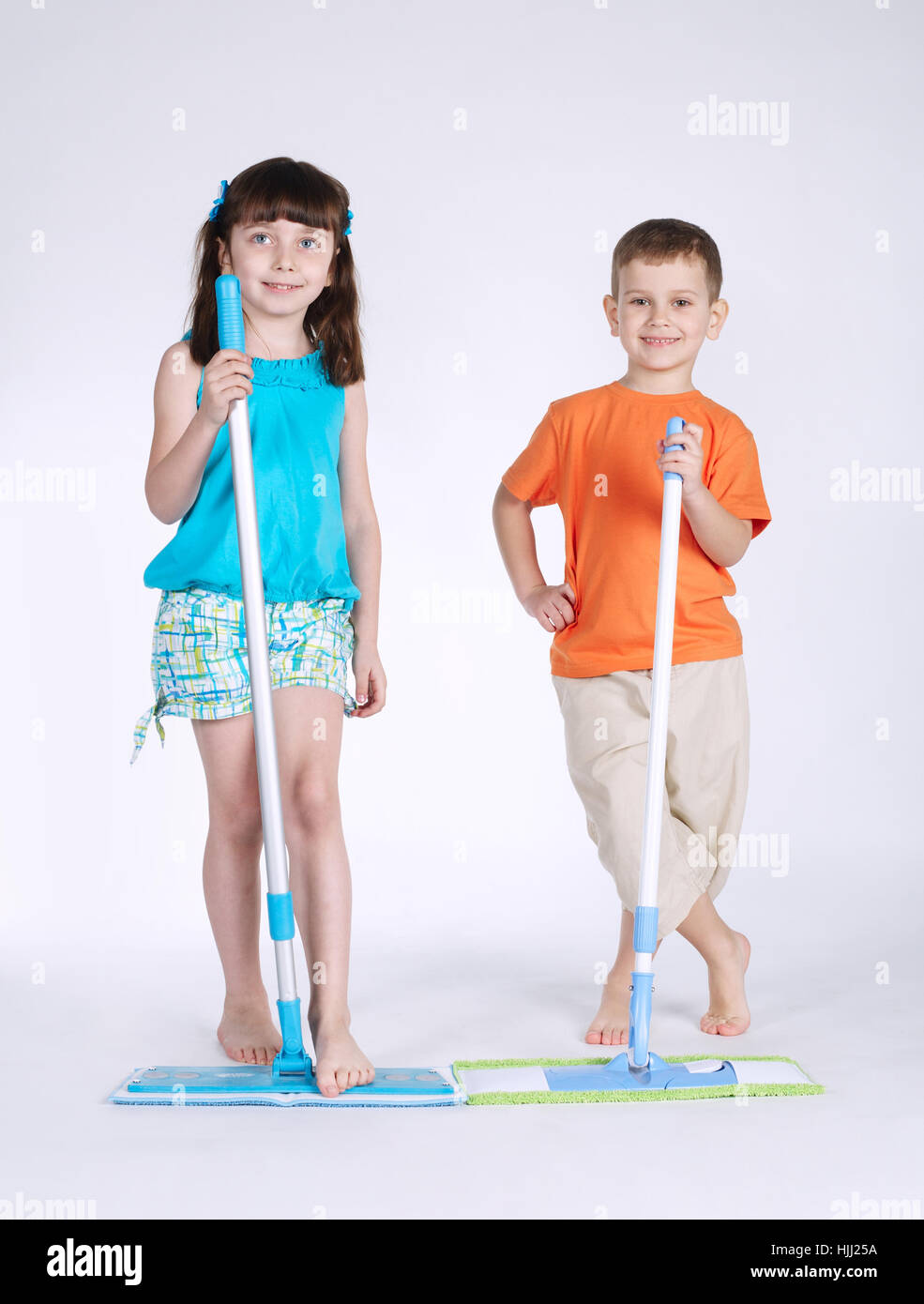 Child bucket sponge hi-res stock photography and images - Alamy