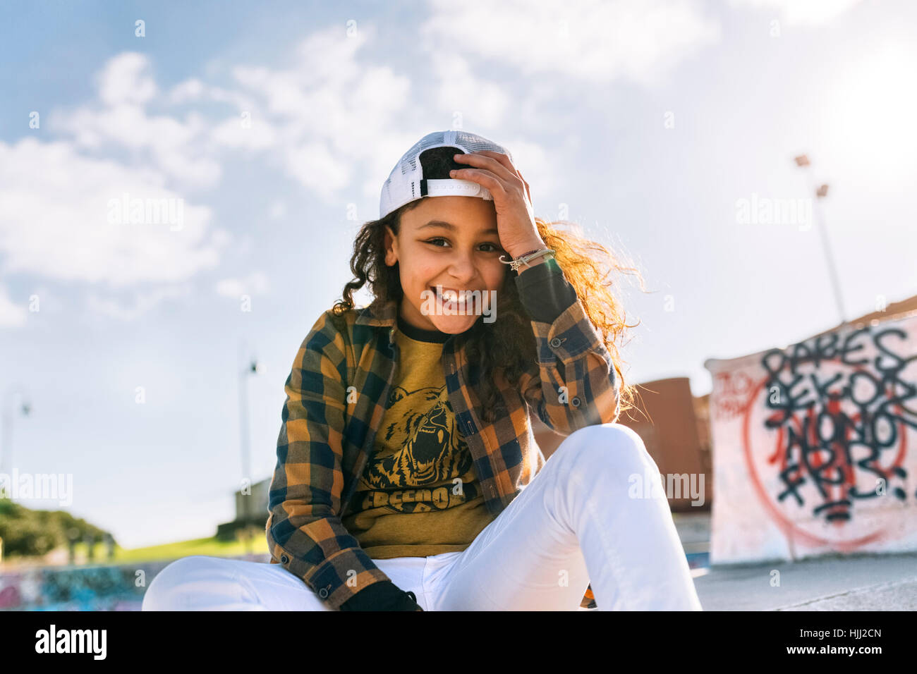 Girl wearing baseball cap hi-res stock photography and images - Alamy