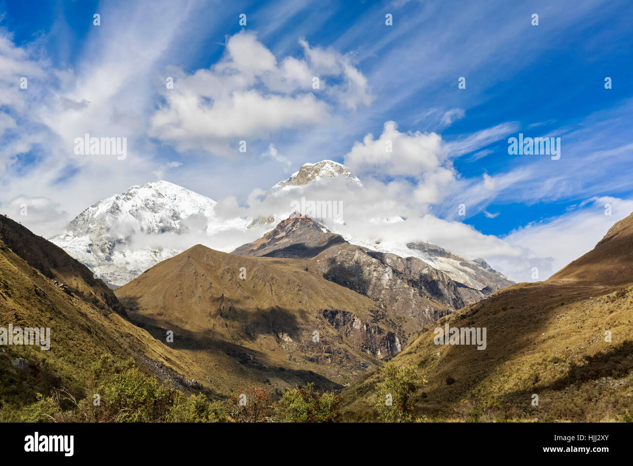 Peru, Andes, Cordillera Blanca, Huascaran National Park, Nevado ...