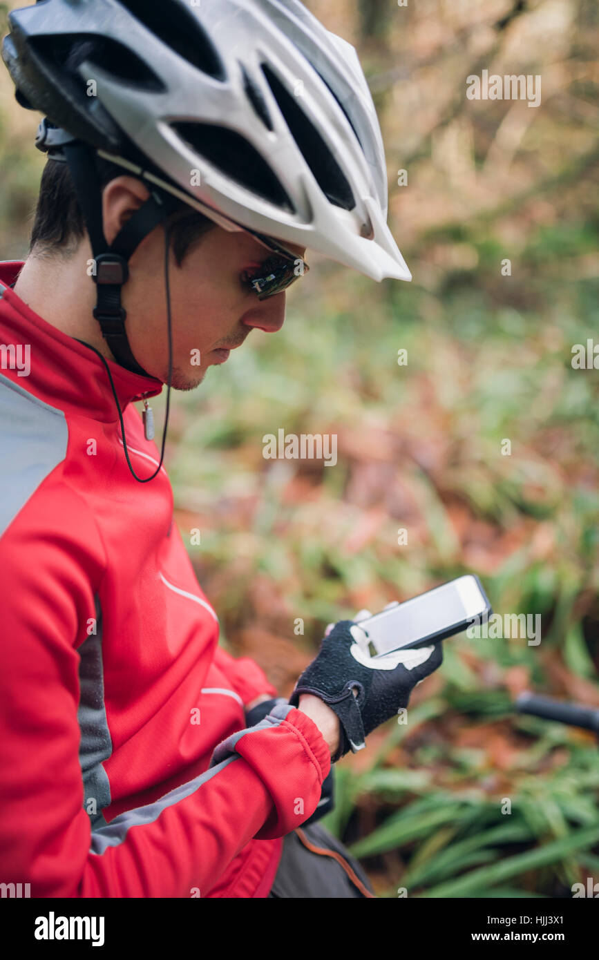 Mountain biker using smart phone Stock Photo - Alamy