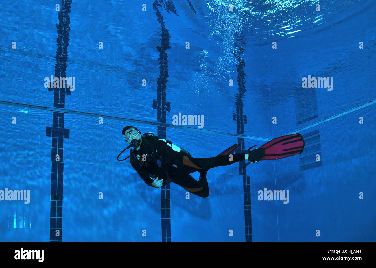 scuba diver in the swimming pool Stock Photo - Alamy