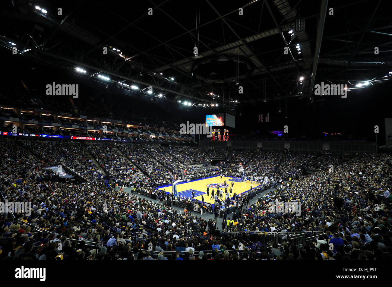 Basketball court action hi-res stock photography and images - Alamy
