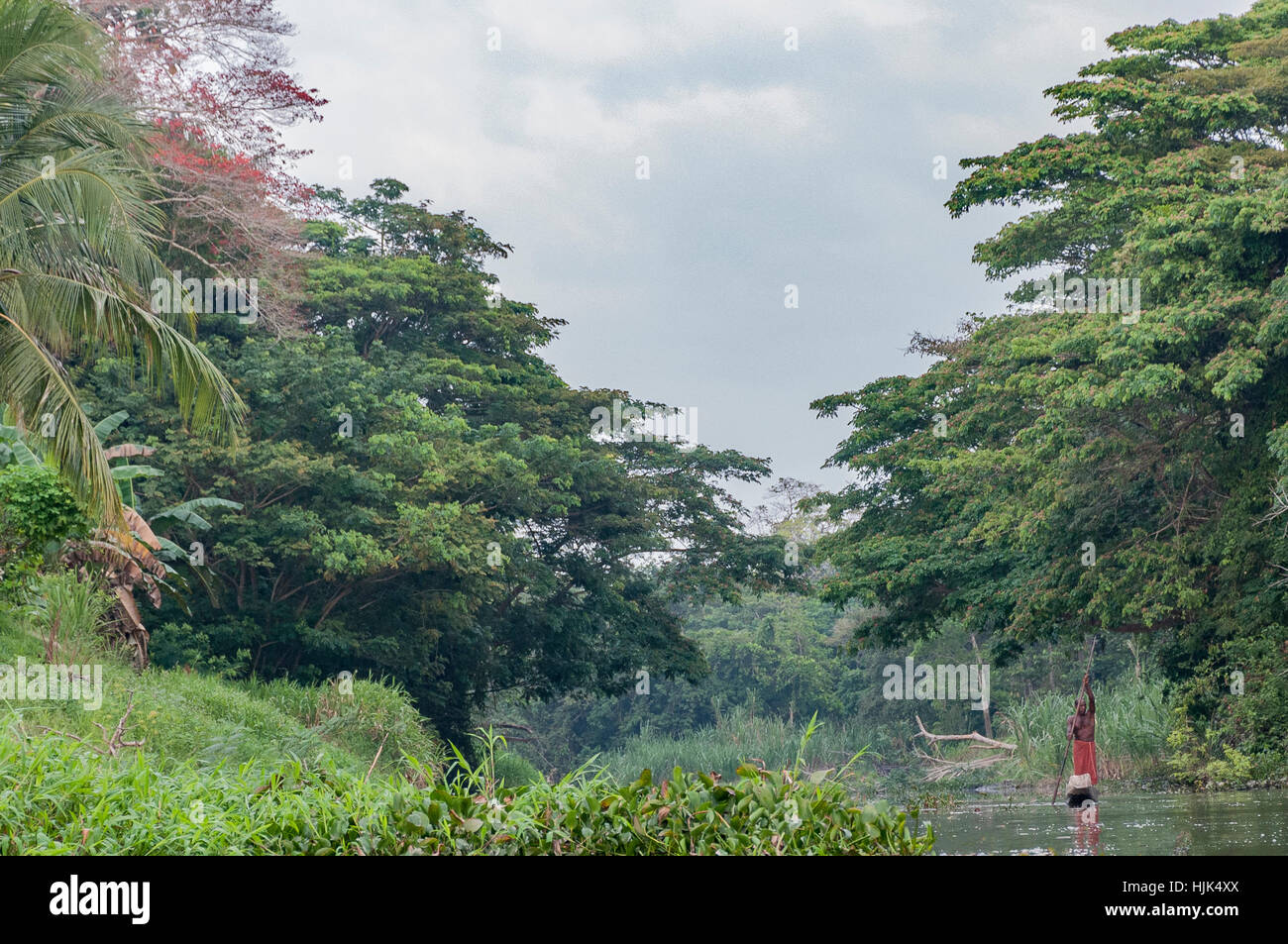 Papua new guinea sepik river canoe hi-res stock photography and images ...