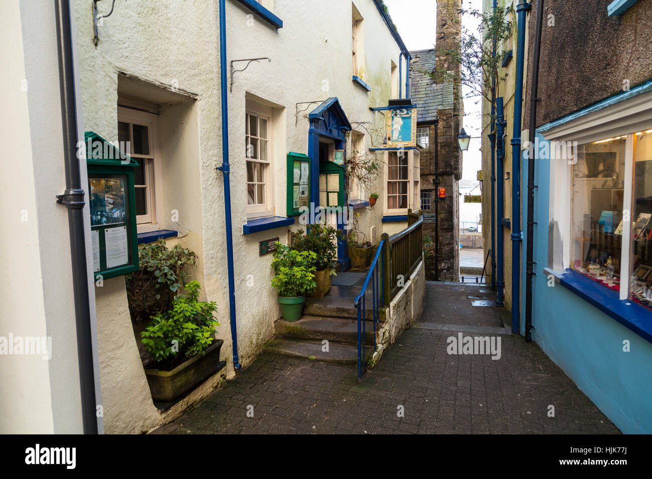 Narrow gap between buildings hi-res stock photography and images - Alamy