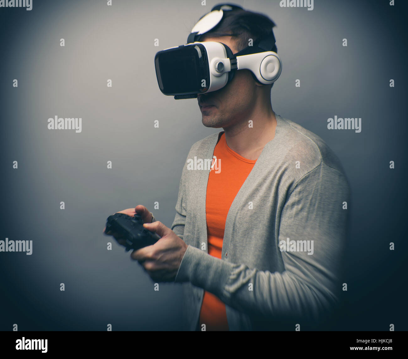 Man wearing virtual reality goggles hi-res stock photography and images ...