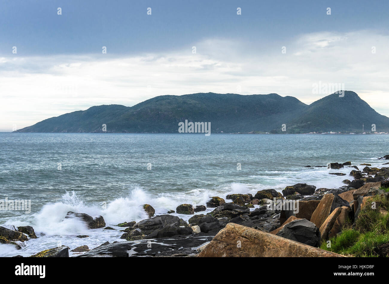 Big rocks with splashing water hi-res stock photography and images - Alamy