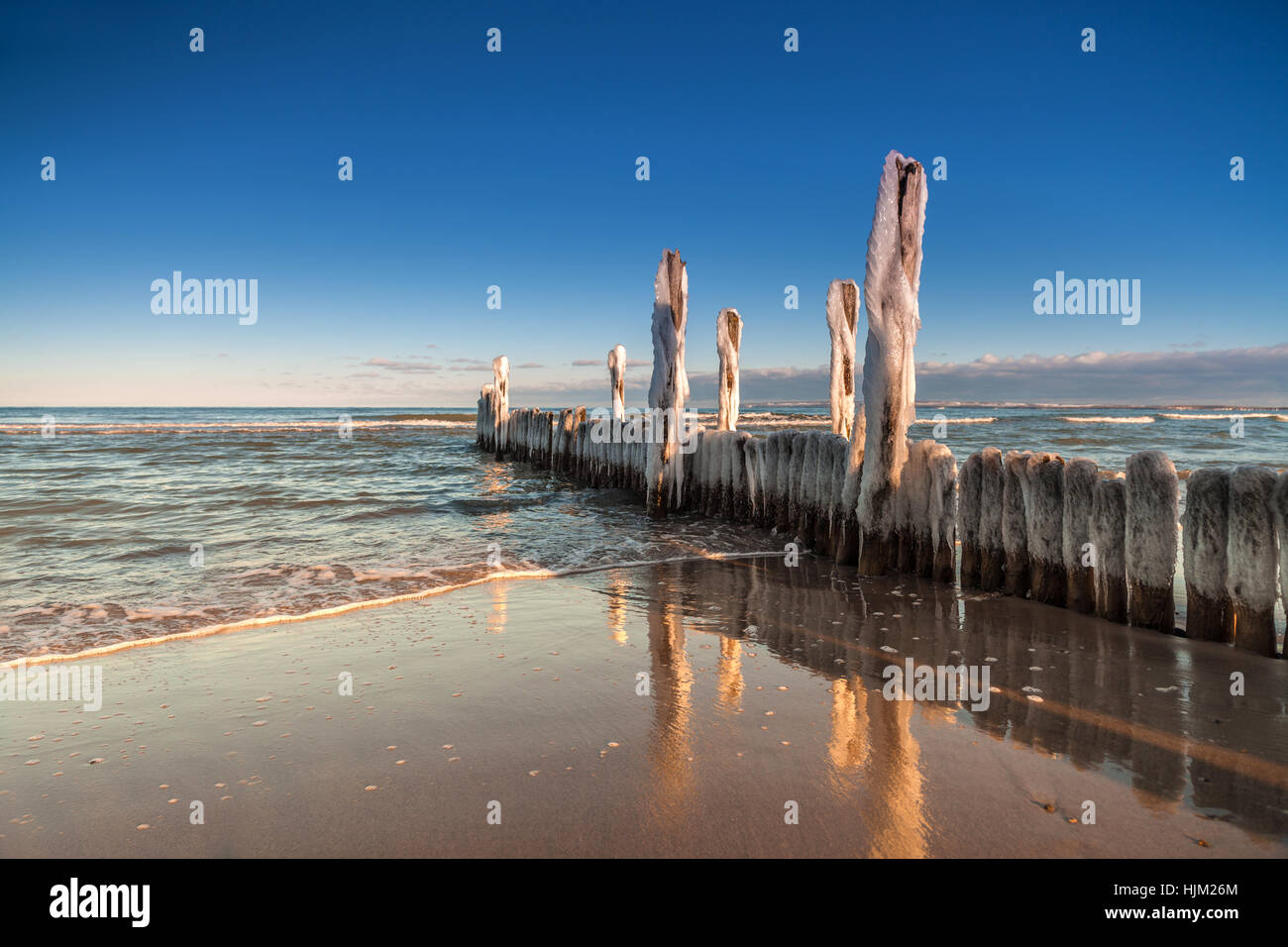 waves, water, baltic sea, salt water, sea, ocean, ice, freezes, stages, tower Stock Photo - Alamy