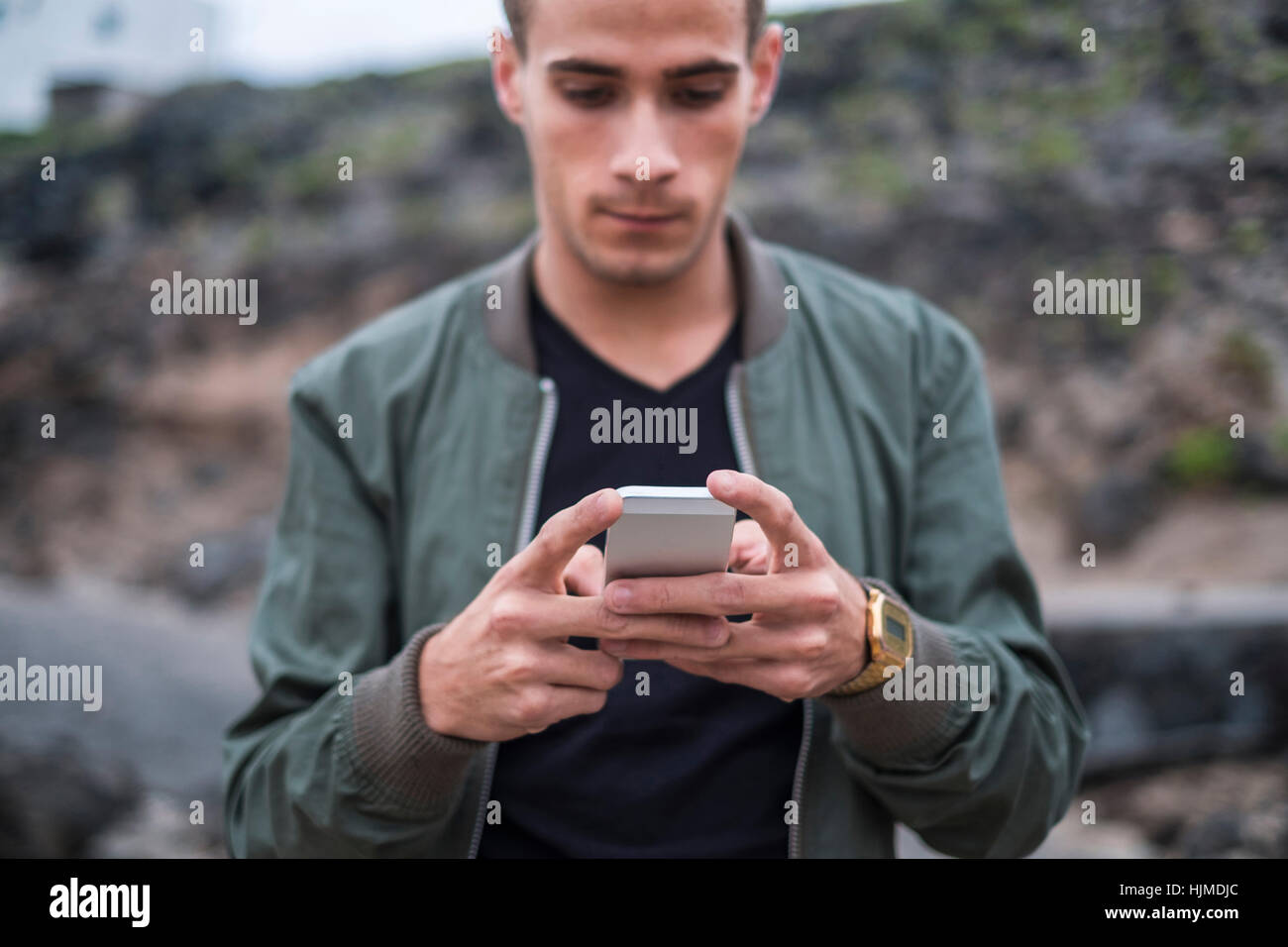 Young man reading text message Stock Photo - Alamy