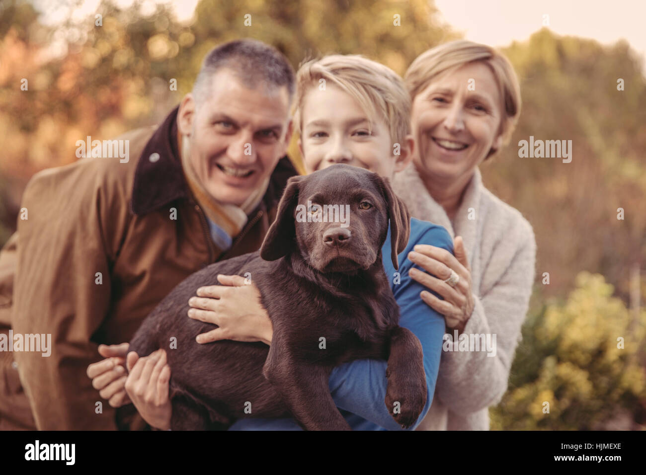 Portrait of family with Labrador Retriever Stock Photo - Alamy