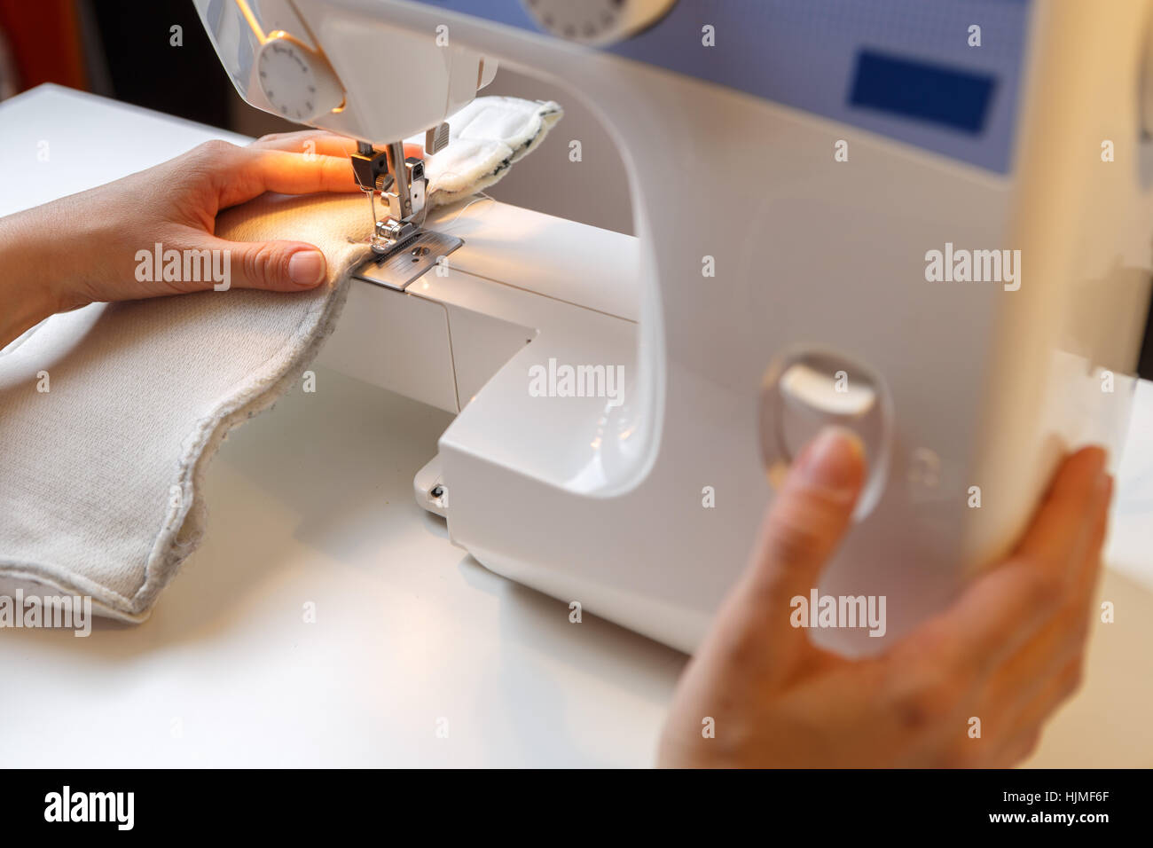 Girl sewing machine hi-res stock photography and images - Alamy