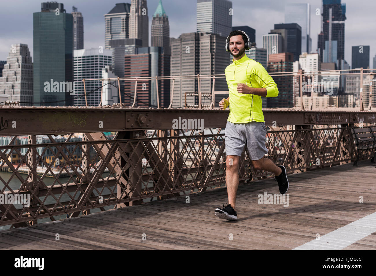 USA, New York City, man running on Brooklyn Brige Stock Photo - Alamy