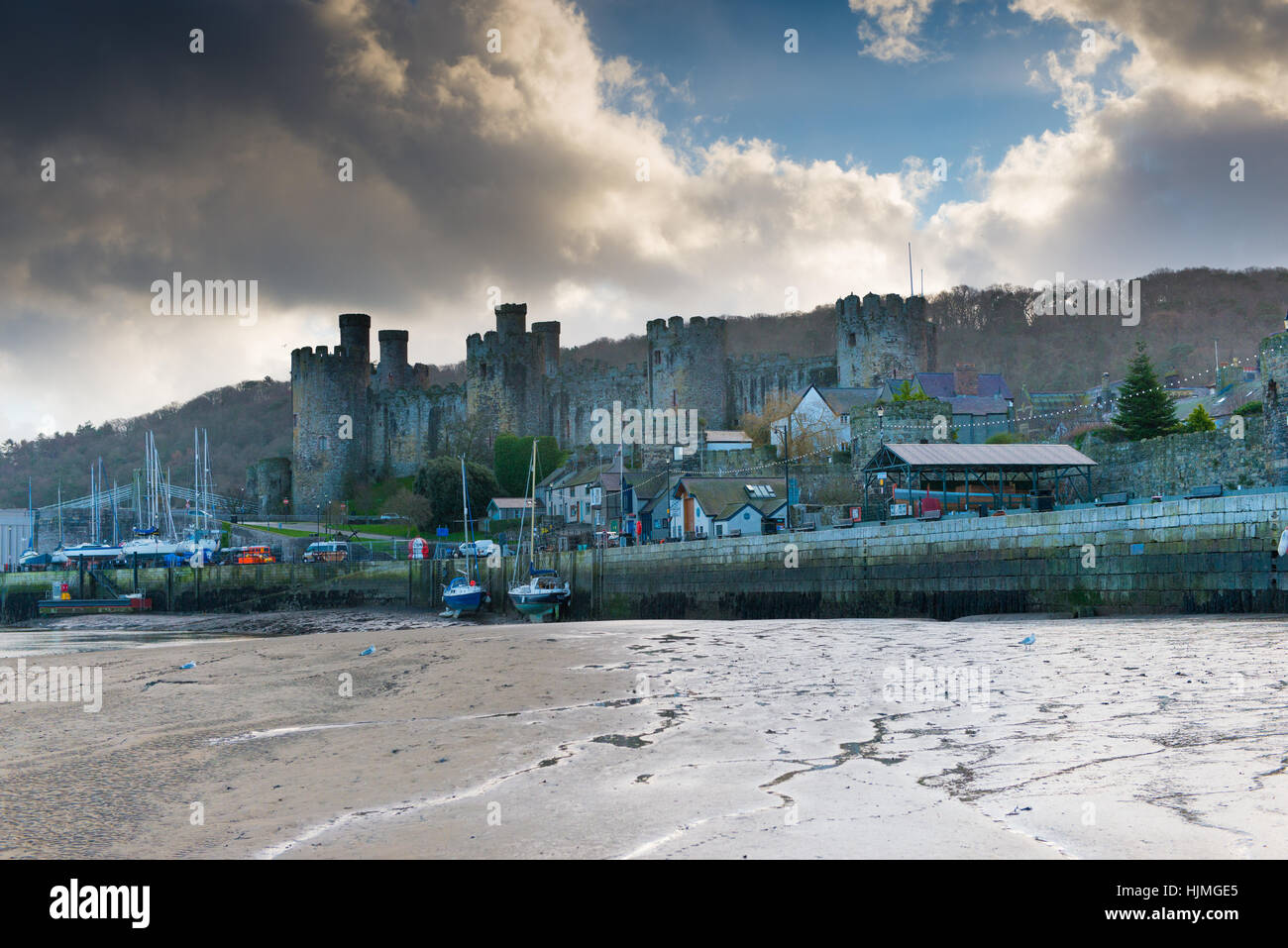 castle by water Stock Photo - Alamy
