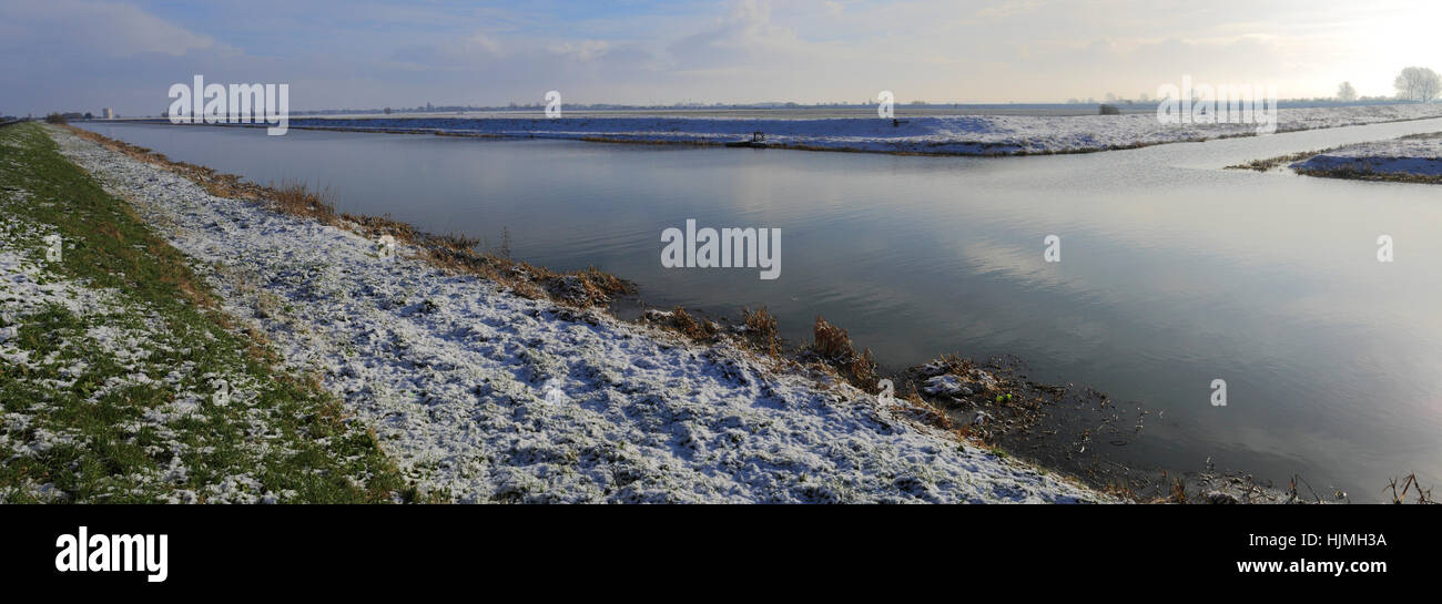 Winter snow; river Welland, Spalding town, Lincolnshire; England; UK ...