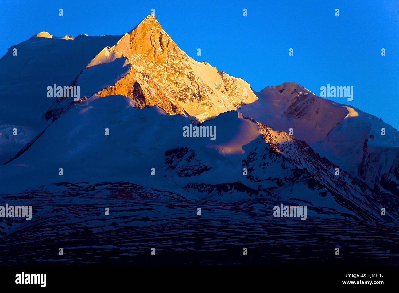 Gang Benchnen mountain (7416 m), Tibet, China Stock Photo - Alamy