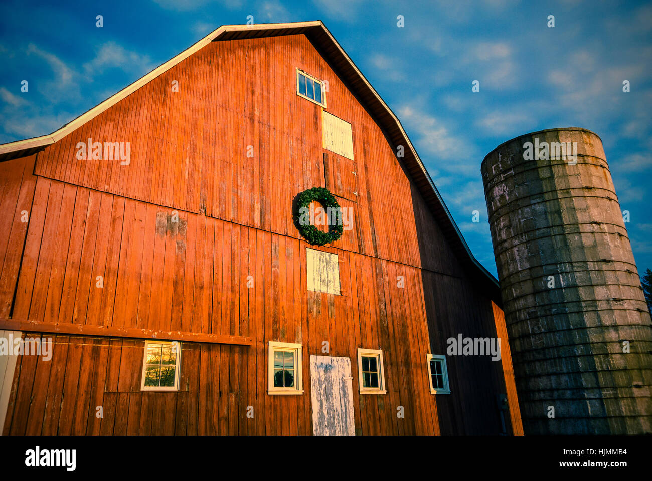 Classic red barn and silo near Sheridan, Indian, USA Stock Photo - Alamy