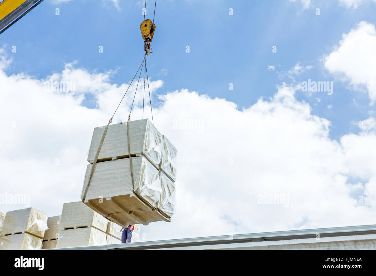 Construction crane lifting pallet building hi-res stock photography and ...