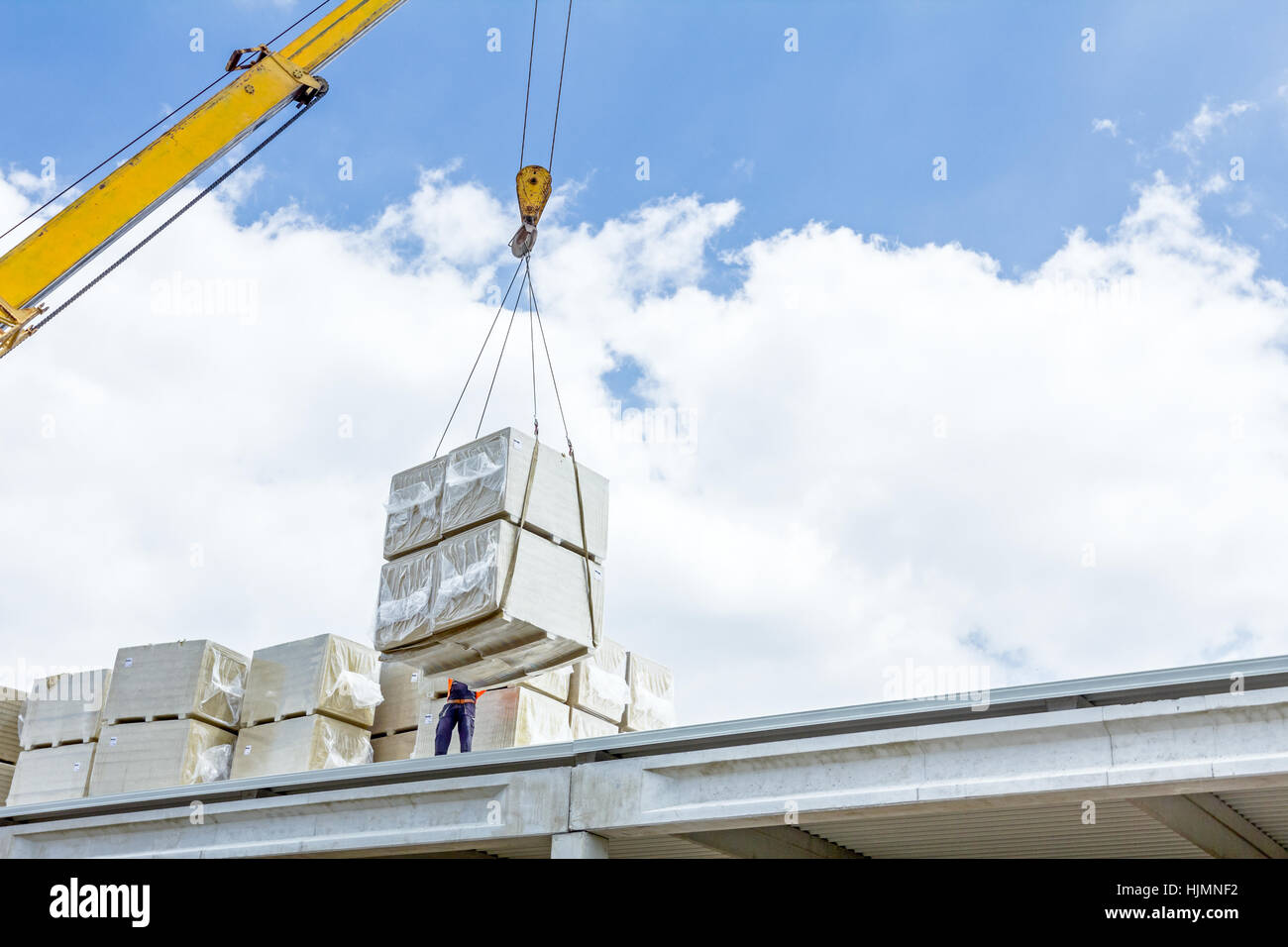 Construction crane lifting pallet building hi-res stock photography and ...