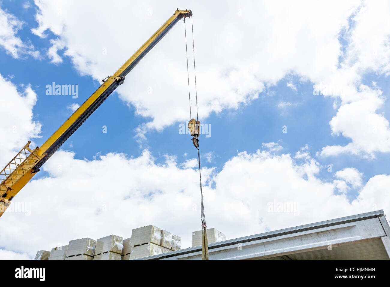 Construction crane lifting pallet building hi-res stock photography and ...