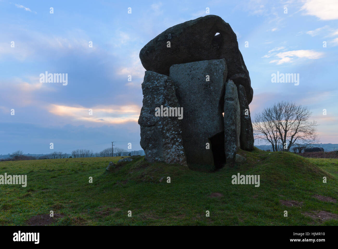 Trethevy quoit cornwall hi-res stock photography and images - Alamy