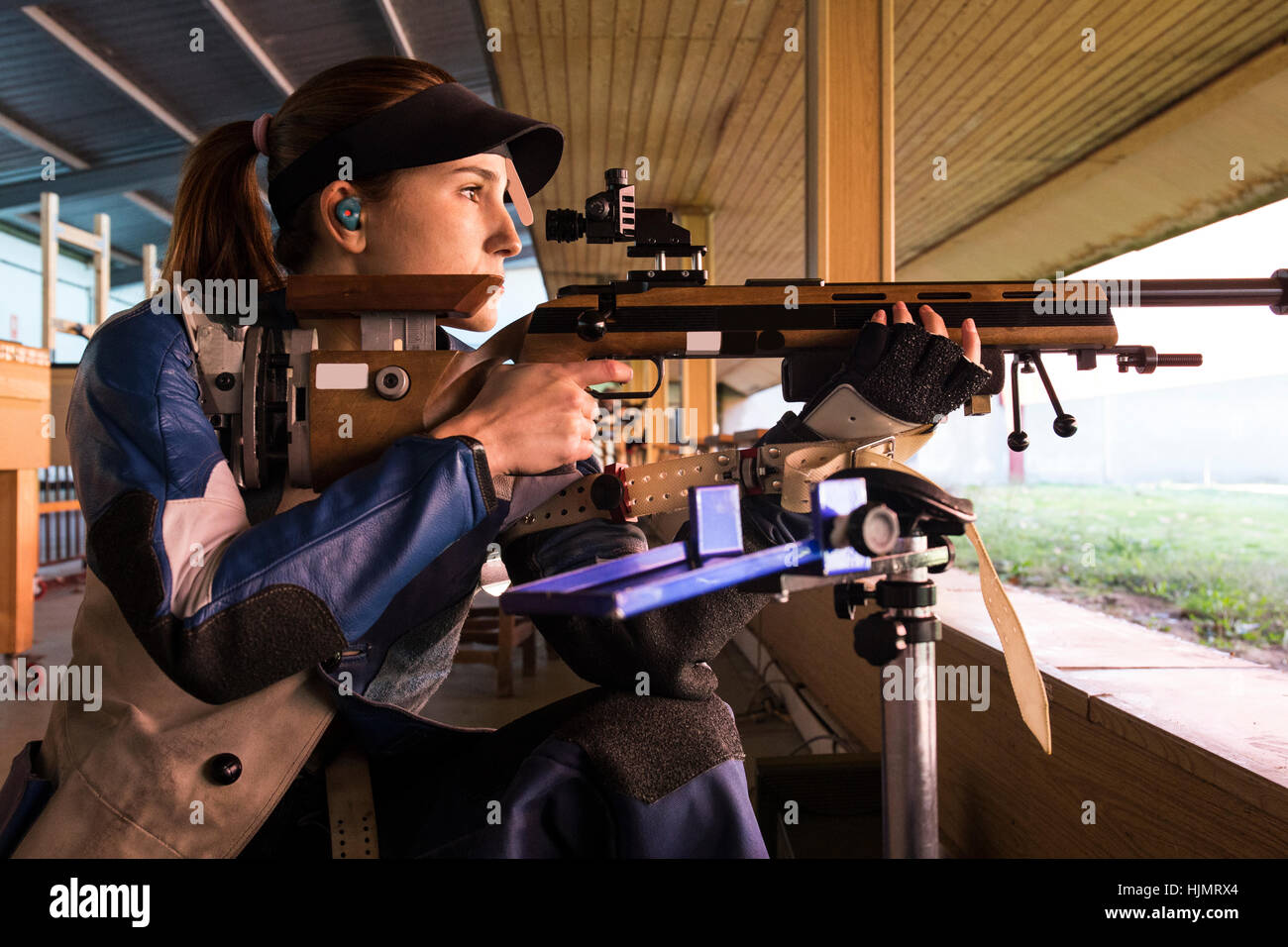 Woman sporting rifle aiming hi-res stock photography and images - Alamy