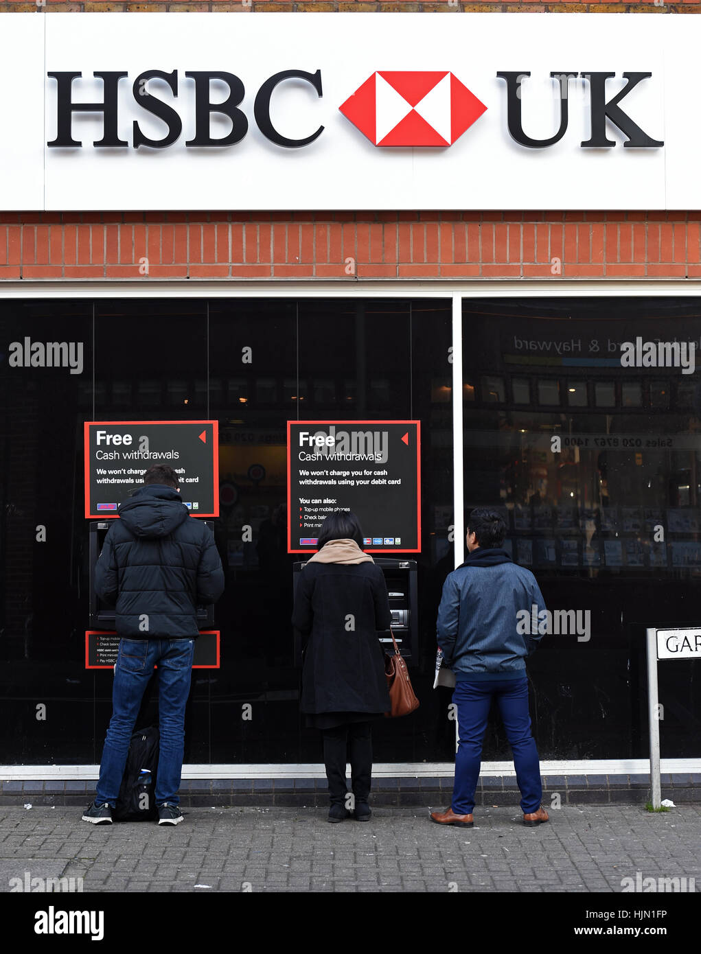 Hsbc bank atm cash machines hi-res stock photography and images - Alamy