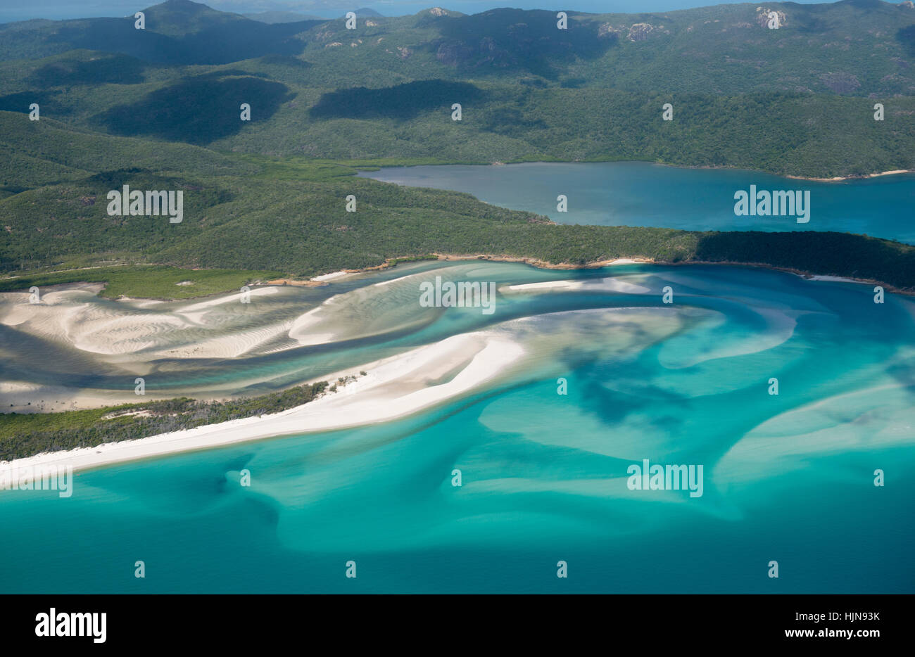 Aerial view of the Hill Inlet and Whitehaven Beach in the Whitsunday ...