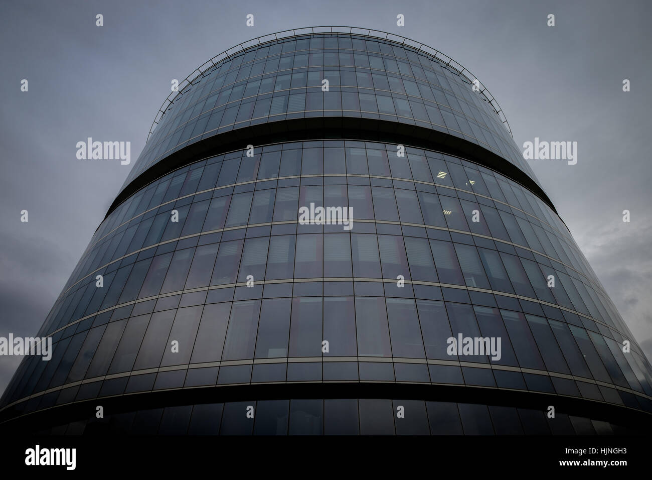 Sky scraper glass building hi-res stock photography and images - Alamy