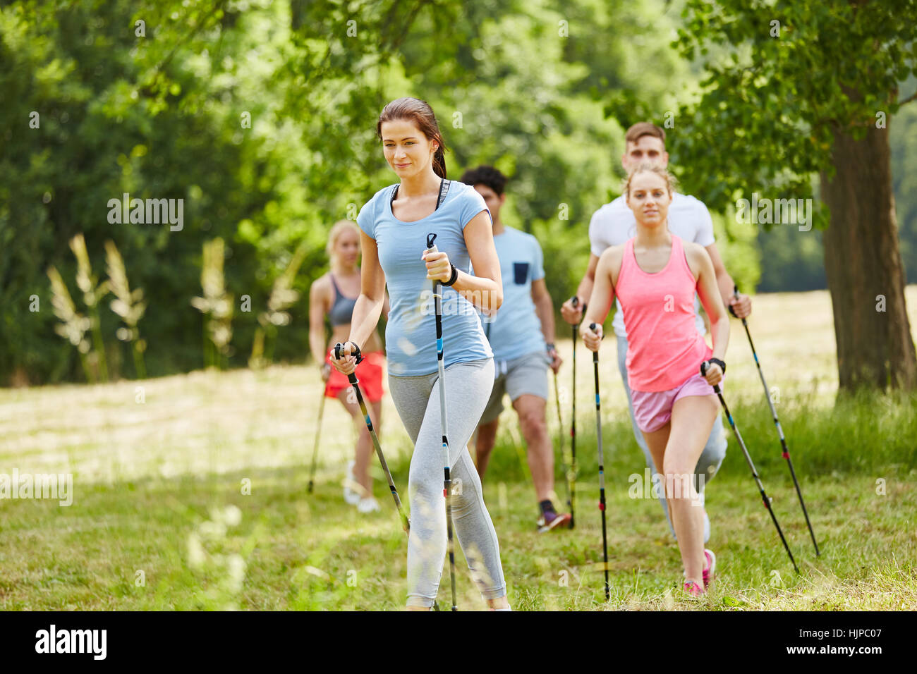 Group of women walking hi-res stock photography and images - Alamy