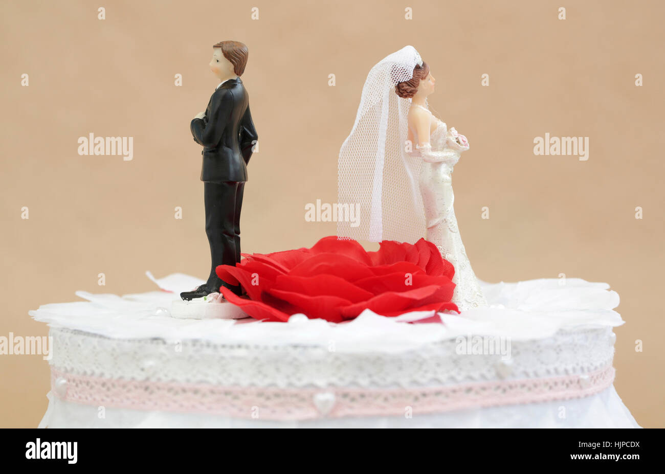 A divorced couple on top of a wedding cake Stock Photo - Alamy