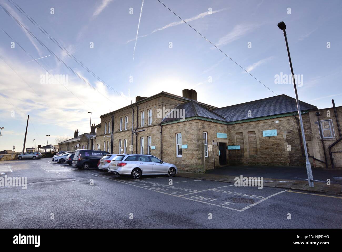 Penistone railway station hi-res stock photography and images - Alamy