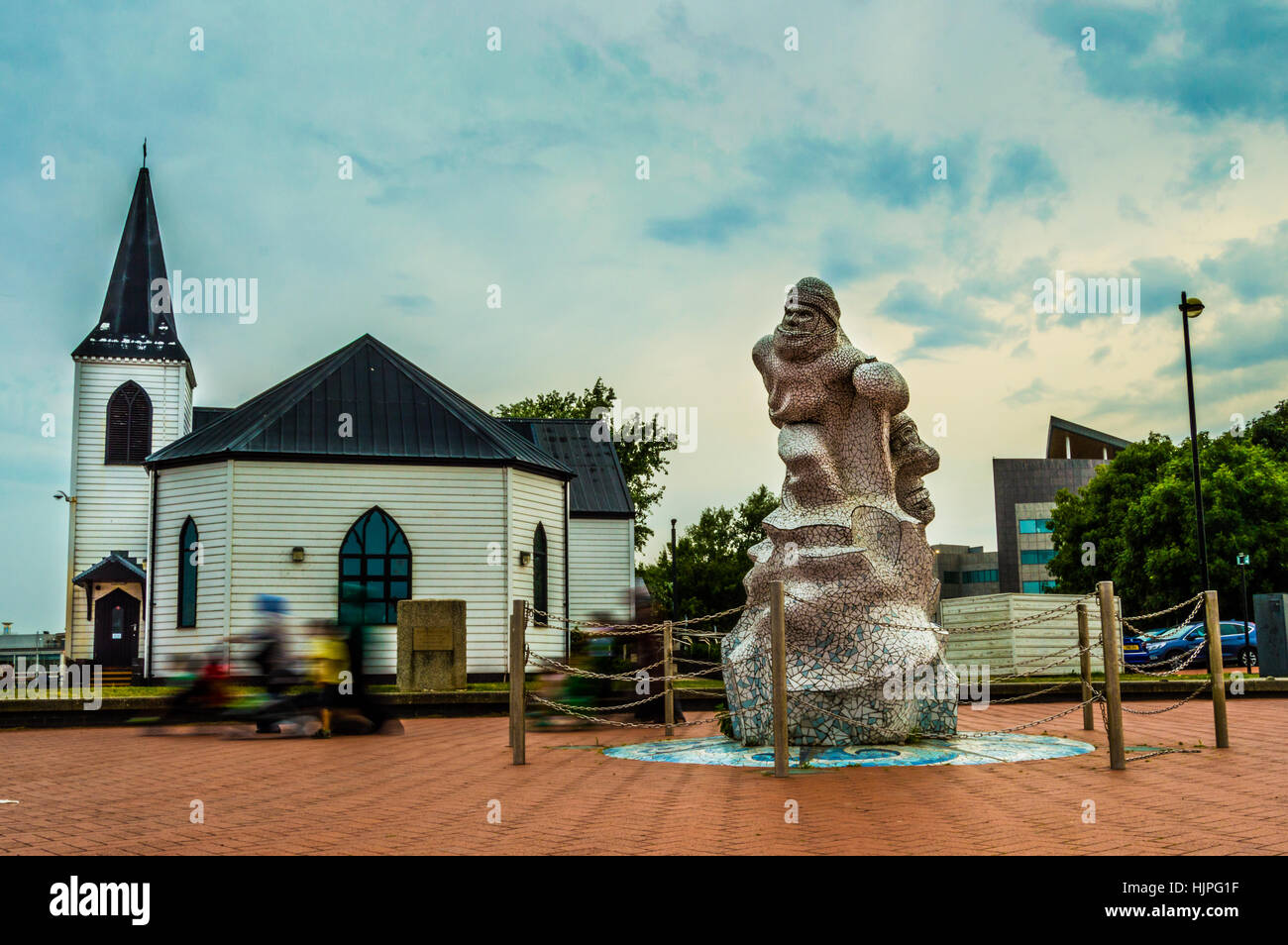 Cardiff, Wales. A memorial to Captain Scott is seen in front of the ...