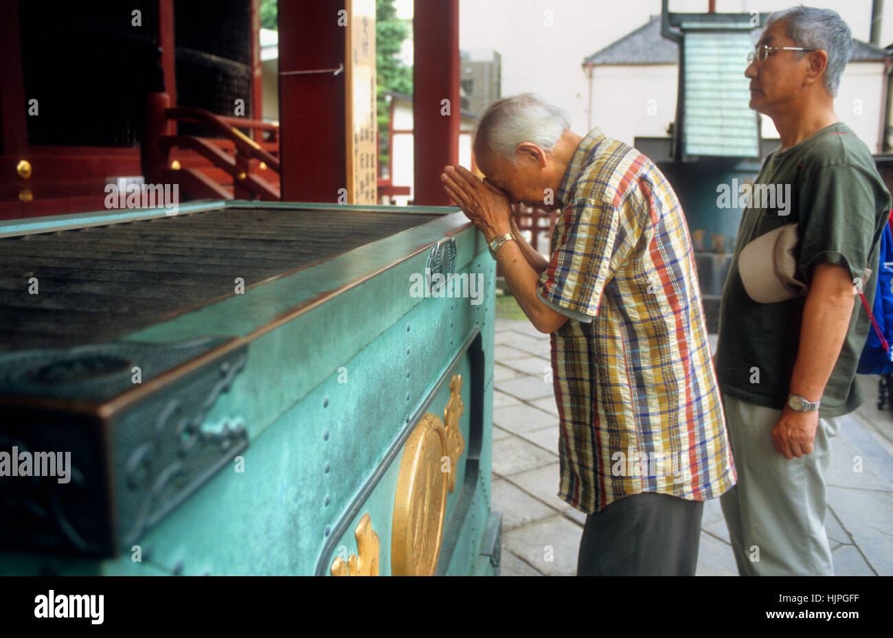 Japan prayer people hi-res stock photography and images - Alamy