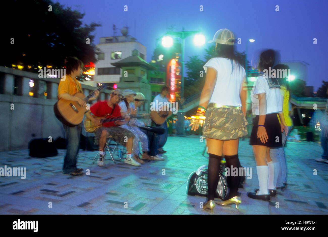 Japanese street artist hi-res stock photography and images - Alamy