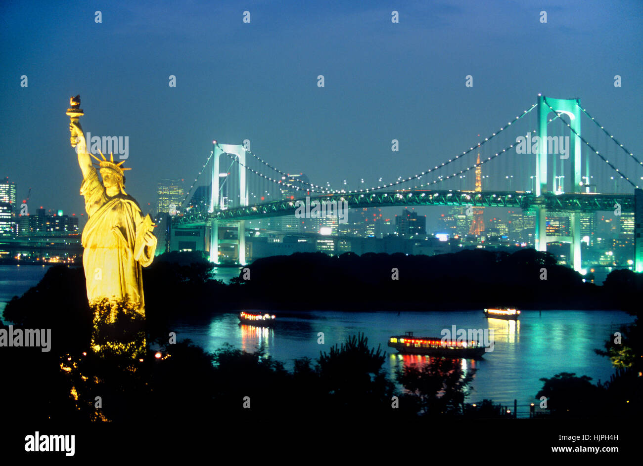 Bay of Tokyo, as seen from Odaiba (artificial island).Statue of Liberty ...