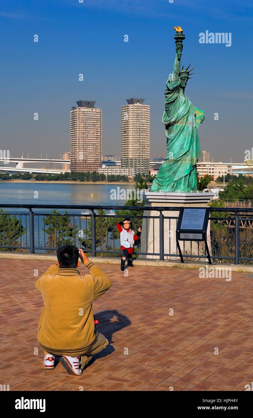 Girl odaiba island hi-res stock photography and images - Alamy