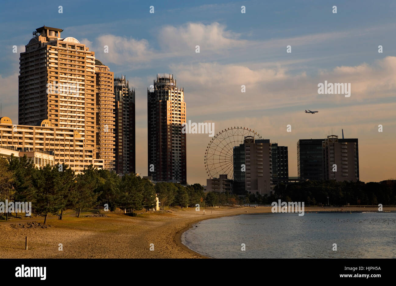 Sunset, panoramic, townscape, beach, Odaiba (artificial island). Daiba ...