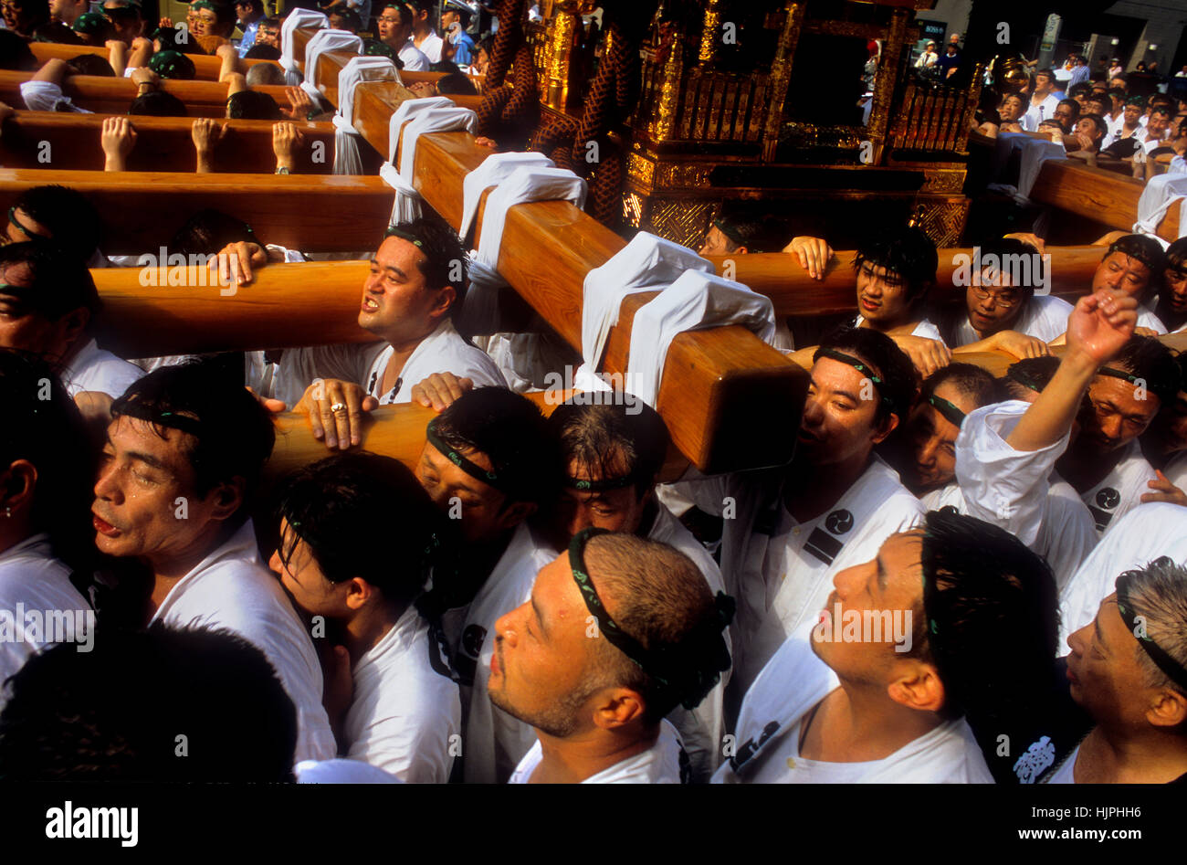 Crowd carrying mikoshi hi-res stock photography and images - Alamy
