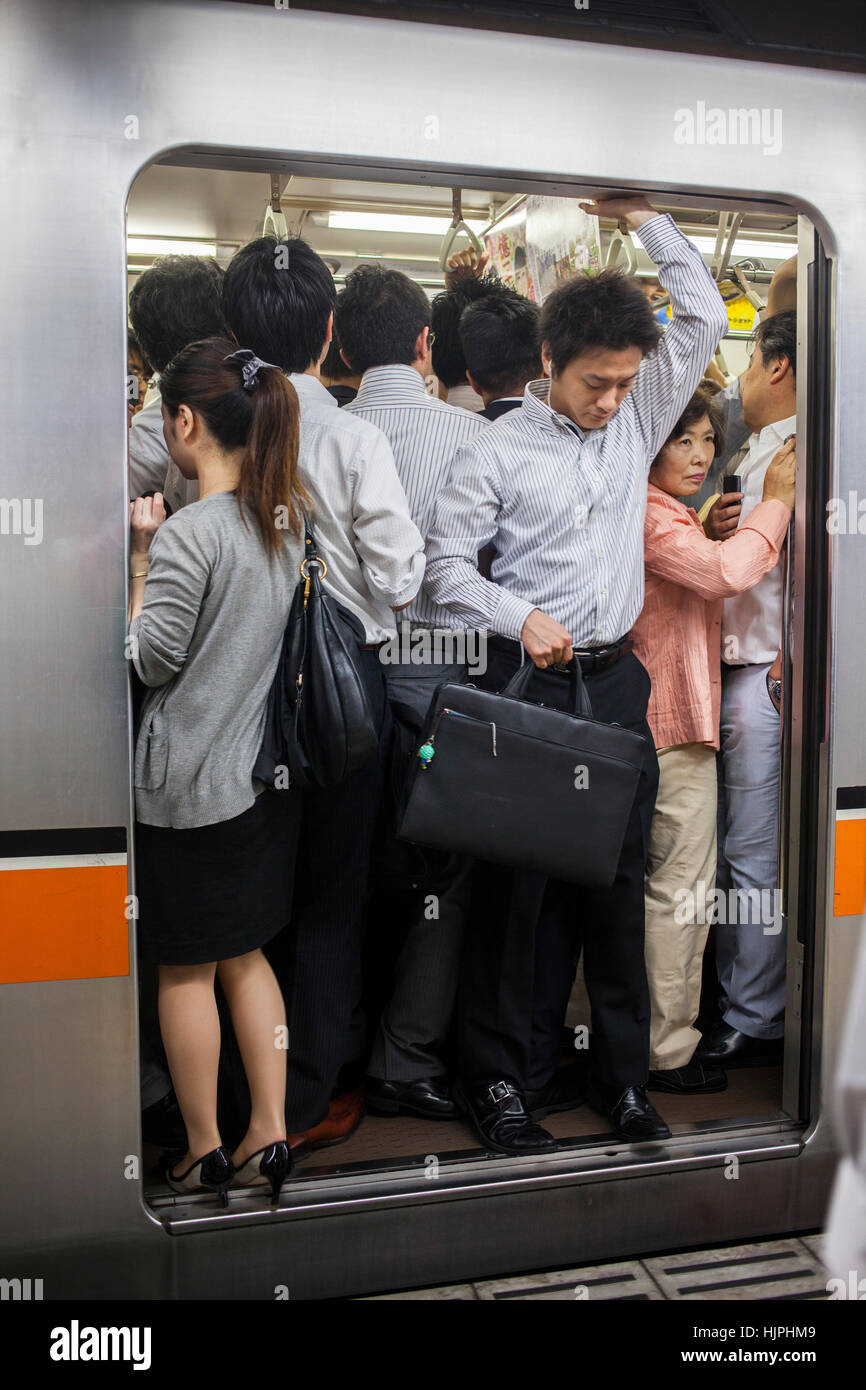 Rush hour at Akasaka-Mitsuke station.Ginza Line.Shinjuku, Tokyo, Japan ...