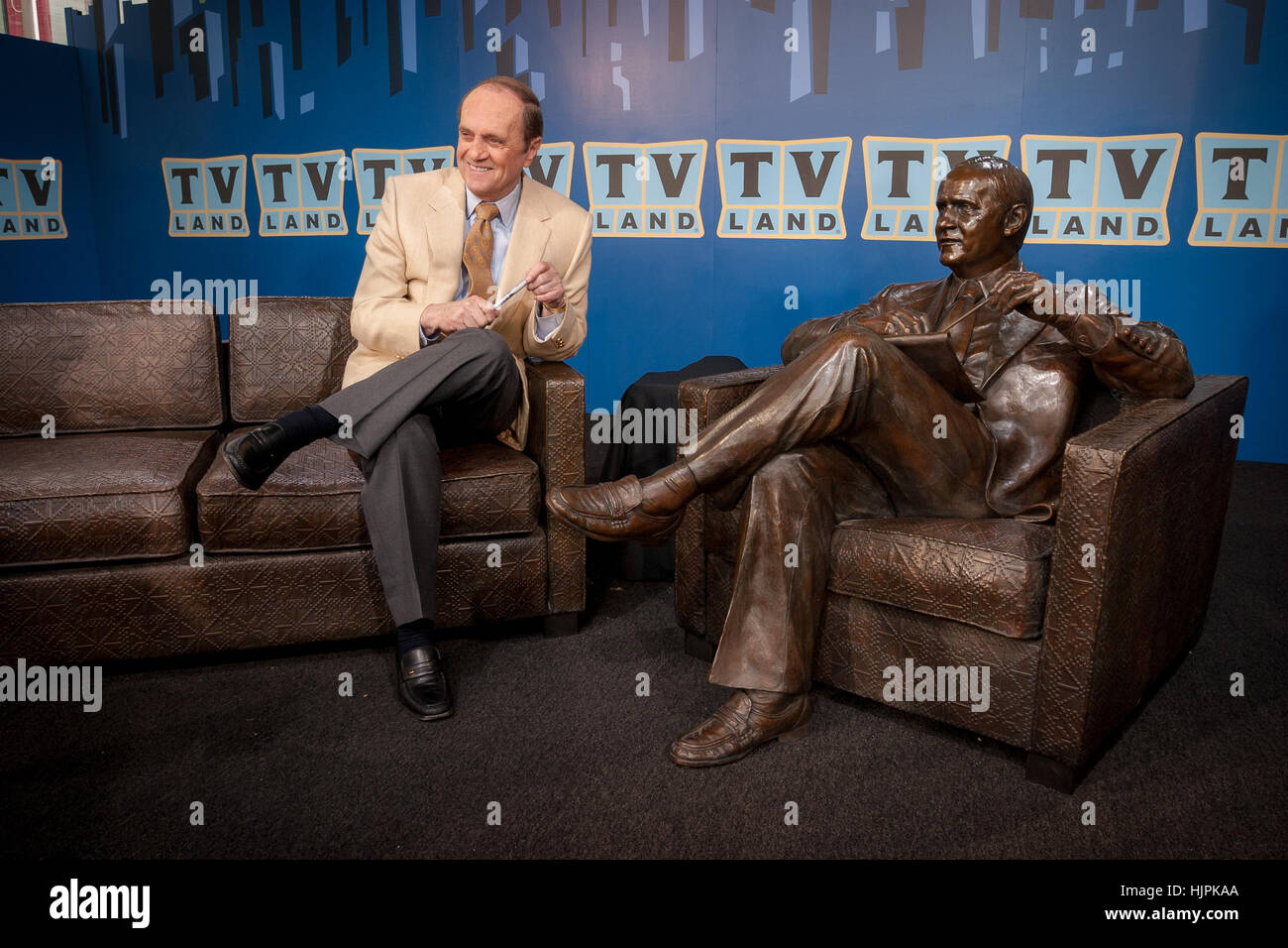 Bob Newhart with bronze sculpture of Dr. Robert Hartley, the character ...