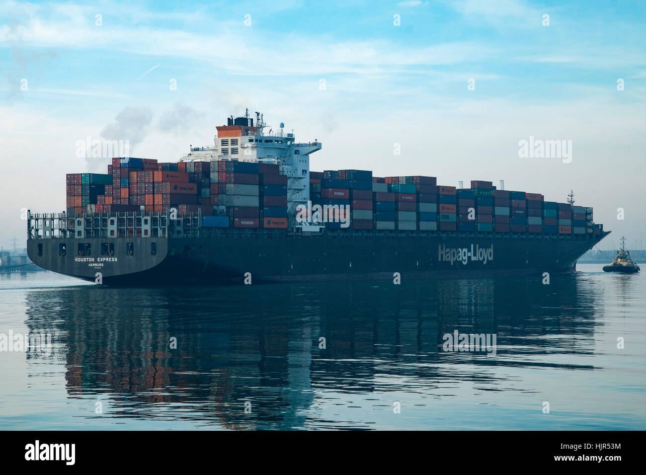 Hapag-Lloyd Container ship Houston Express arriving at Southampton from ...